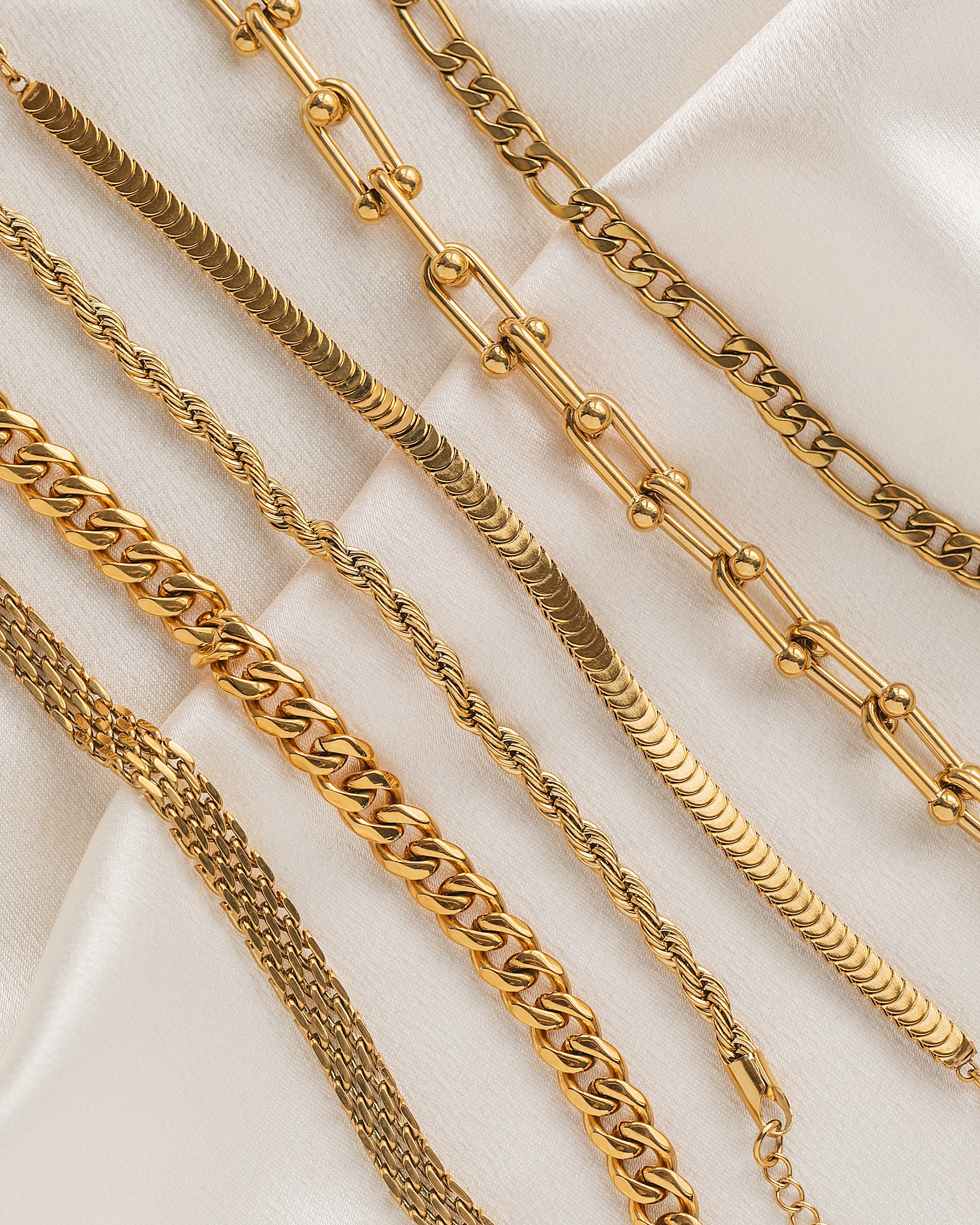 Gold Chains – Urban Seal